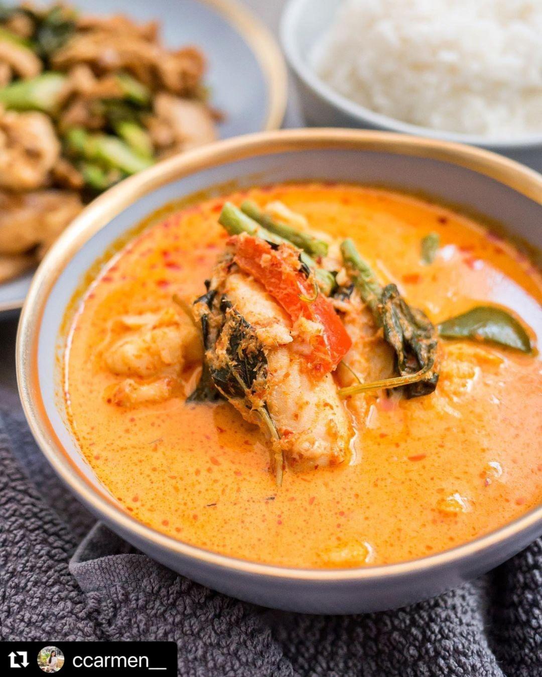 Isaan Der - Thai Kitchen & Bar menu in Toronto, Ontario, Canada