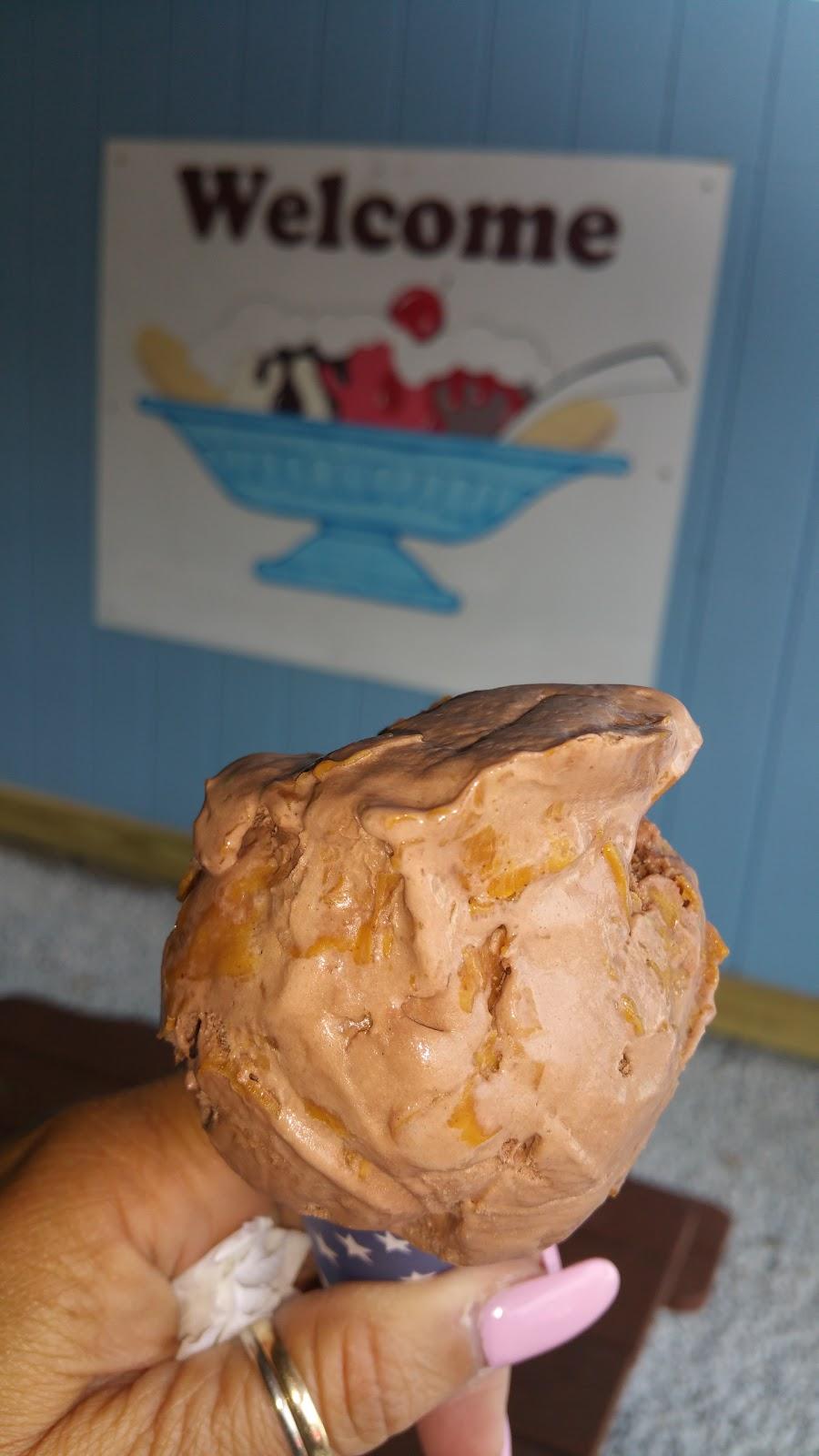 Country Cones menu in Canton, Ohio, USA