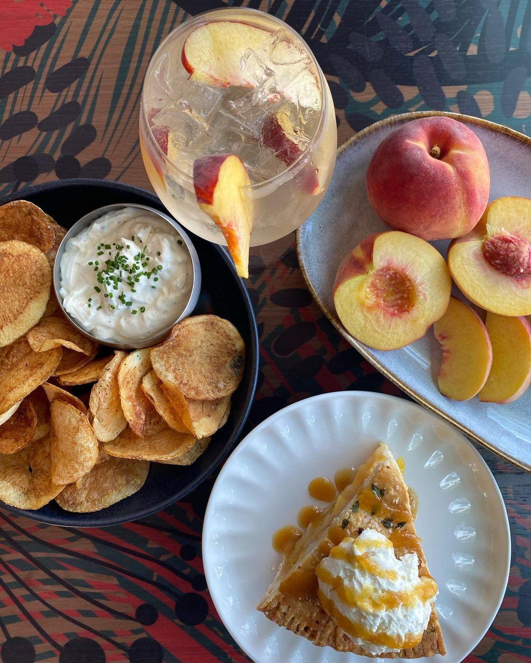 Rood menus in Lakewood, Ohio, United States