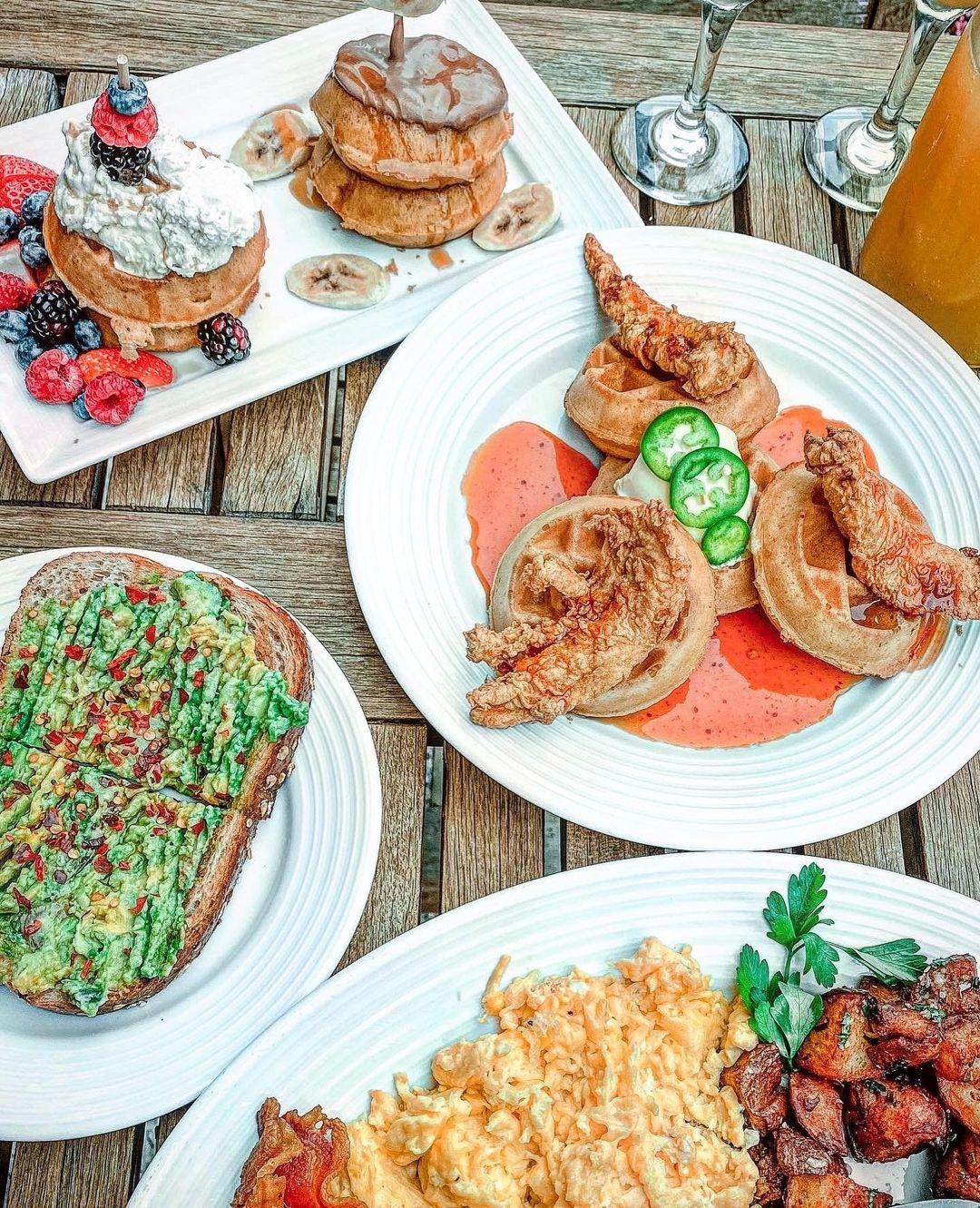 Pinstripes menus in South Barrington, Illinois, United States