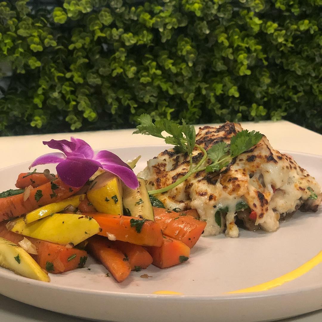 La Perla Seafood Bar & Grill menu in Weston, Florida, USA