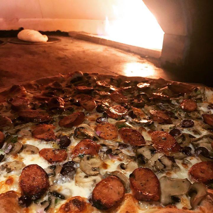 Quo Vadis Pizzeria menus in Chatham, Ontario, Canada