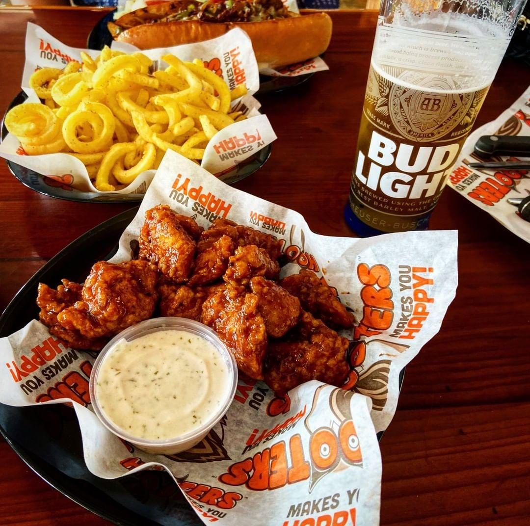 Photos for Hooters in Baton Rouge, LA | Sirved