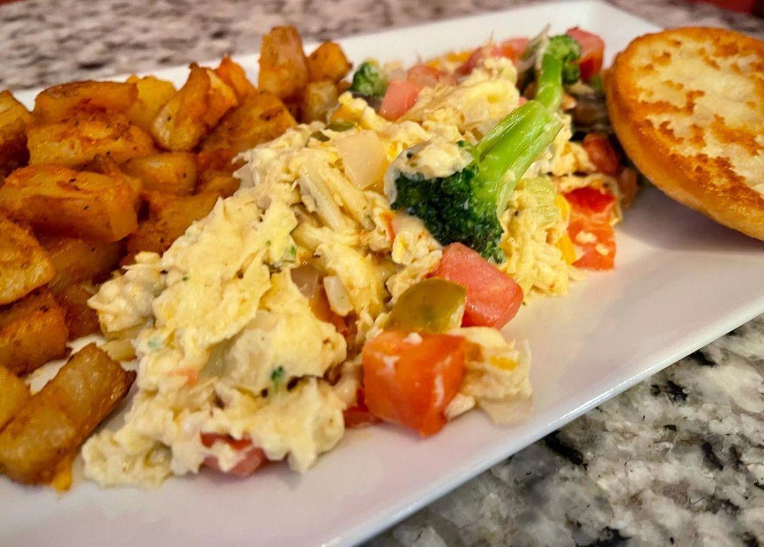 Roger's Family Restaurant menu in Somerset, Massachusetts, USA