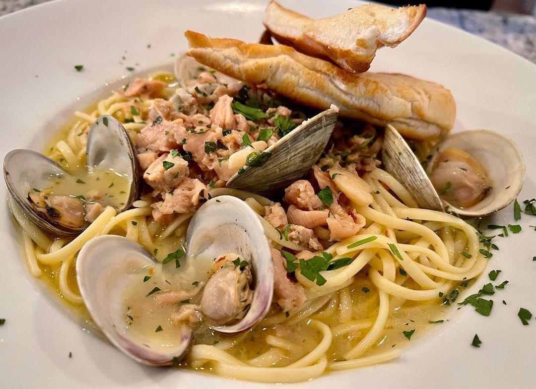 Roger's Family Restaurant menu in Somerset, Massachusetts, USA