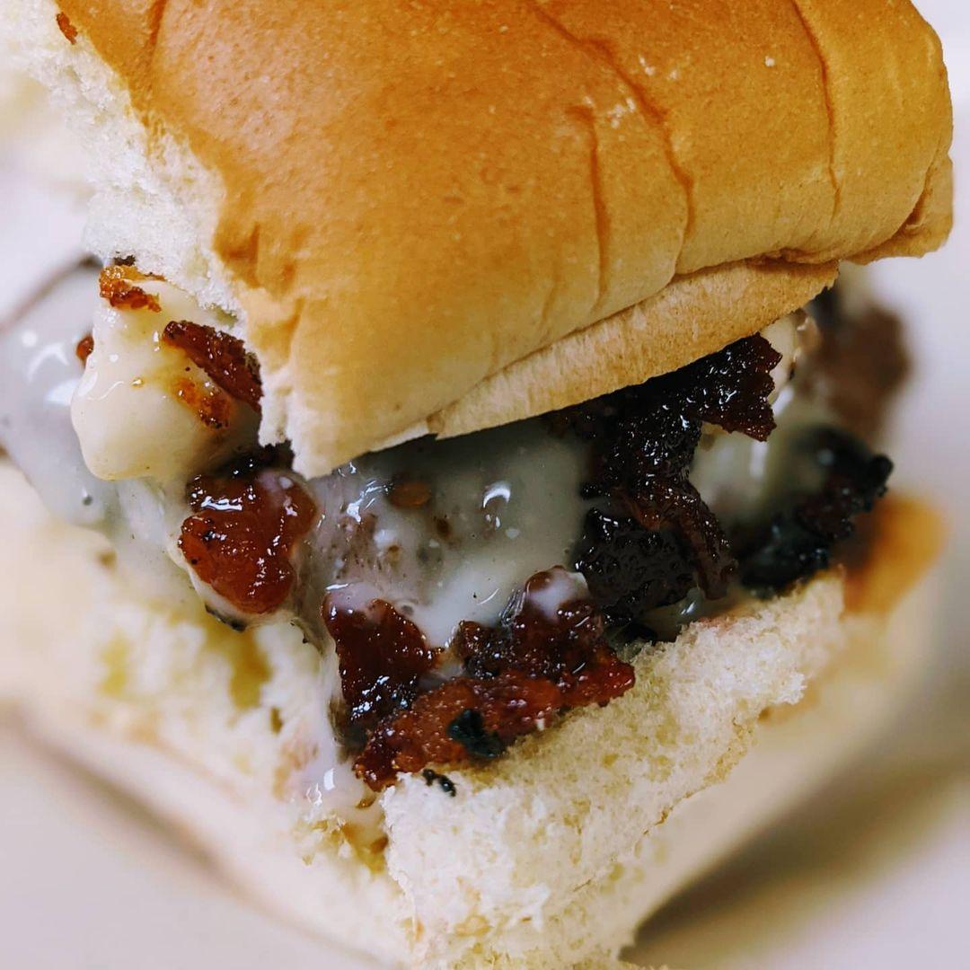 Mashie's Pub & Eatery menu in Pekin, Illinois, USA